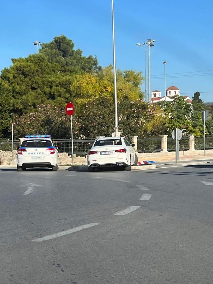 Βόλος: Τροχαίο στον κόμβο των Παλαιών – Αυτοκίνητο «χτύπησε» σε κολόνα ...