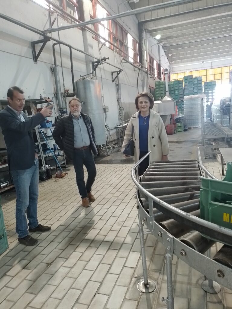 ΕΠΙΣΚΕΨΗ ΜΑΡΙΝΑΣ ΧΡΥΣΟΒΕΛΩΝΗ ΣΕ Τ.Ο.Μ.Υ. ΝΕΑΣ ΑΓΧΙΑΛΟΥ ΚΑΙ ΟΙΝΟΠΟΙΗΤΙΚΟ ...