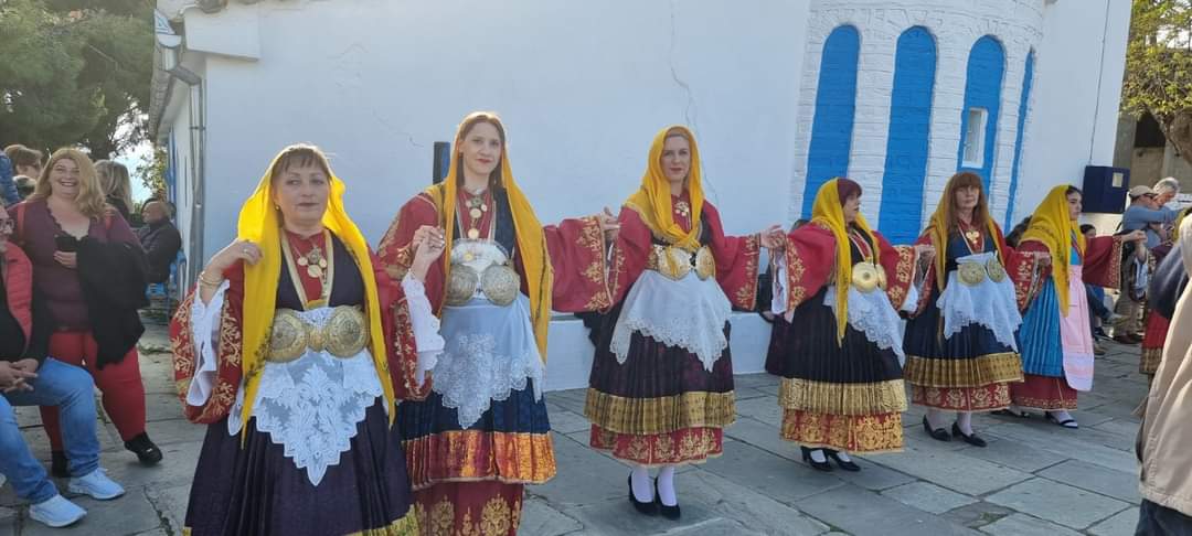 Εντυπωσιακές φορεσιές και τρανός χορός στο Τρίκερι (φώτο- video) - istigmes